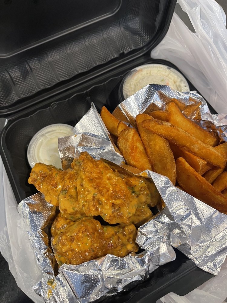 SILVER SPRING WINGS - Updated December 2025 - 77 Photos & 99 Reviews ...