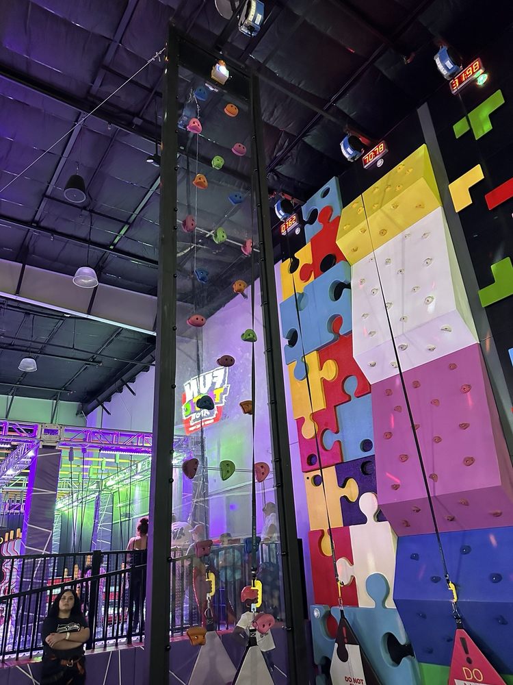 FUNTASTIC DEPOT - Updated December 2025 - 48 Photos & 30 Reviews - 6828 ...