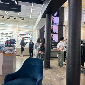 SHOE PALACE - Updated September 2025 - 105 Photos & 35 Reviews - 326 E ...