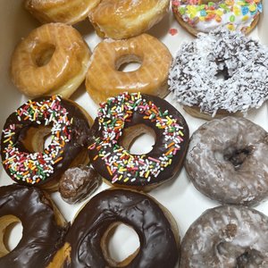 ROBIN’S SNOWFLAKE DONUTS & CAFE - 539 Photos & 201 Reviews - 4660 ...