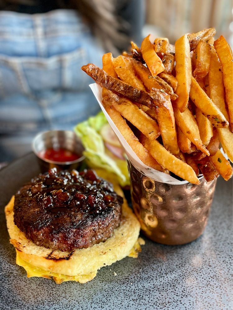 LANDMARK TAVERN - LOGAN INN - Updated December 2025 - 214 Photos & 176 ...