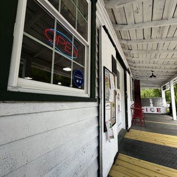 NATURAL BRIDGE GENERAL STORE AND NATTY B CAFE - Updated October 2025 ...