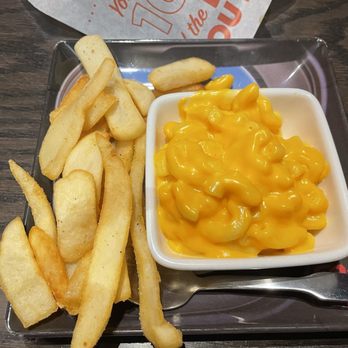 RED ROBIN GOURMET BURGERS AND BREWS - Updated October 2025 - 178 Photos ...