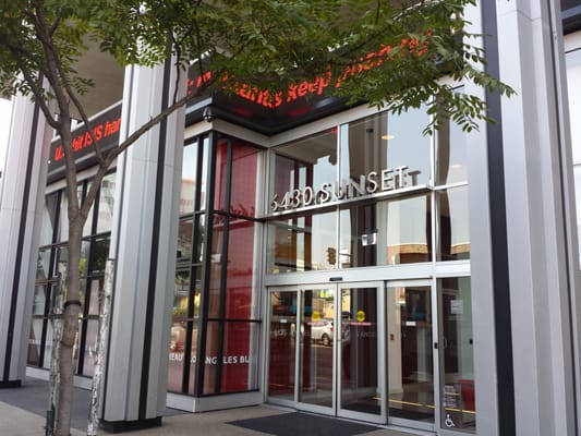 CNN BUILDING - Updated October 2025 - 19 Photos & 10 Reviews - 6430 ...