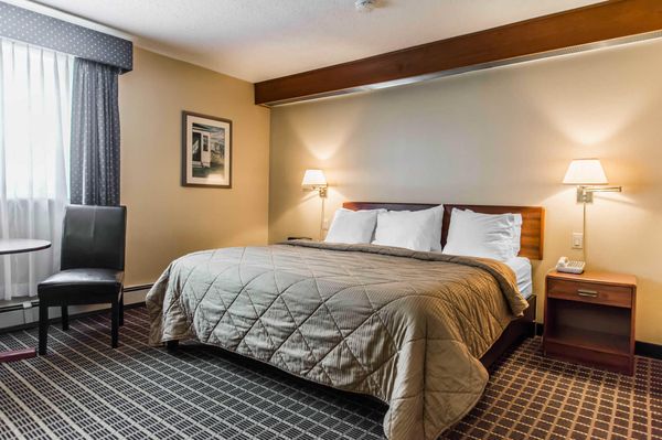 QUALITY INN & SUITES GARDEN OF THE GULF - 22 Photos - 618 Water St, E ...