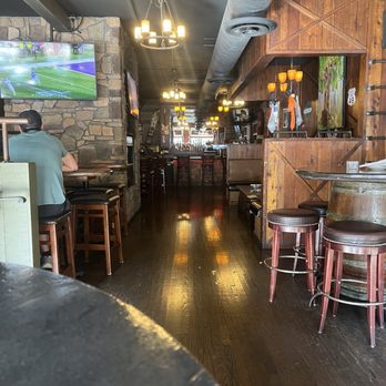 THE CROSSROADS BAR & GRILL - Updated December 2025 - 174 Photos & 343 ...