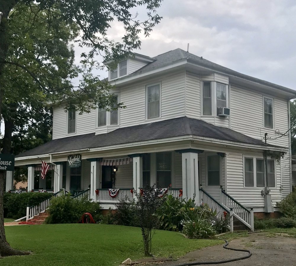 WARFIELD HOUSE BED & BREAKFAST - Updated October 2025 - 712 E Houston ...