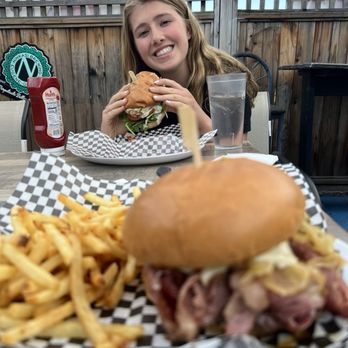 HANGRY’S - Updated November 2024 - 46 Photos & 31 Reviews - 6325 N Wall ...