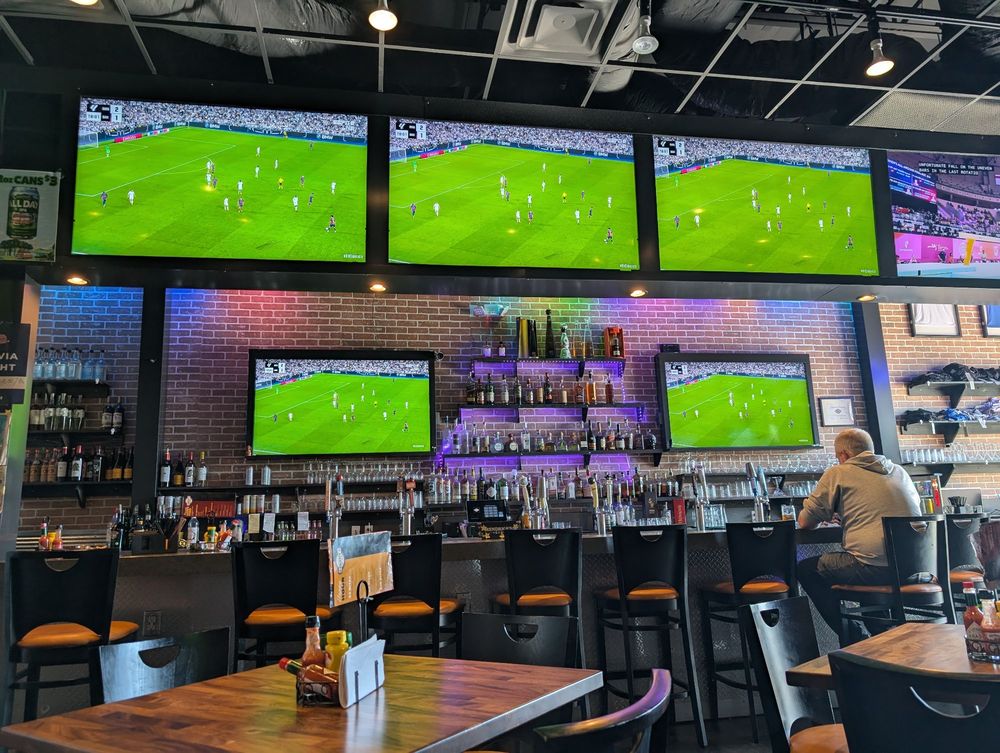 O GRIZZLY’S BAR & BISTRO - Updated January 2026 - 64 Photos & 22 ...