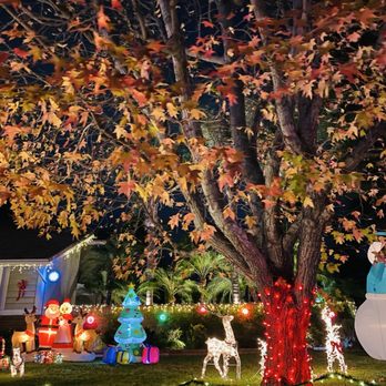 BREA CHRISTMAS LIGHT NEIGHBORHOOD - Updated December 2025 - 1421 Photos ...