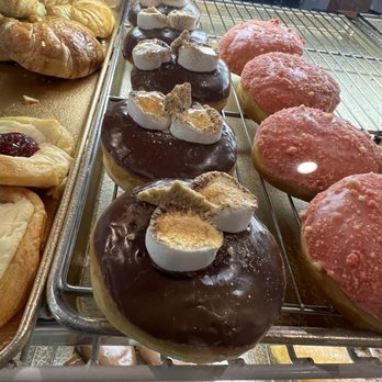 OMG DONUTS & BAKERY - 373 Photos & 307 Reviews - 10005 Weddington Rd ...