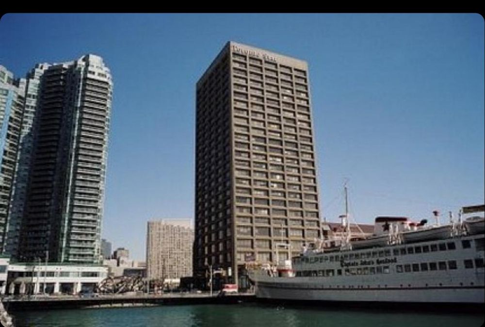 OVERFLOW CAFE - Updated July 2024 - 11 Reviews - 1801-1 Yonge Street ...