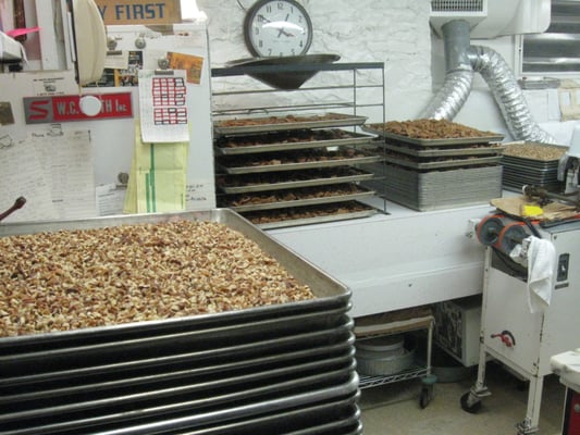 HUGHES HOME MAID CHOCOLATE SHOP - 16 Photos & 34 Reviews - 1823 Doty St ...