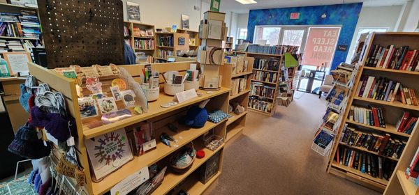 SECOND LOOK BOOKS - Updated October 2025 - 13 Photos & 16 Reviews ...