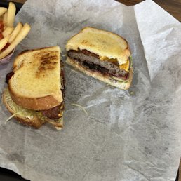 ROUNDHOUSE DELI - Updated December 2025 - 133 Photos & 85 Reviews ...