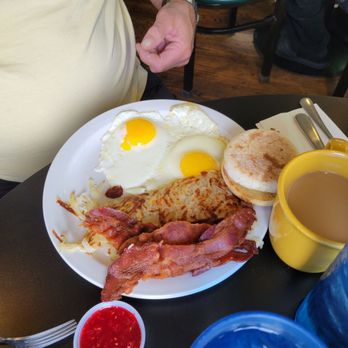 FREELAND CAFÉ AND LOUNGE - Updated April 2026 - 59 Photos & 168 Reviews ...
