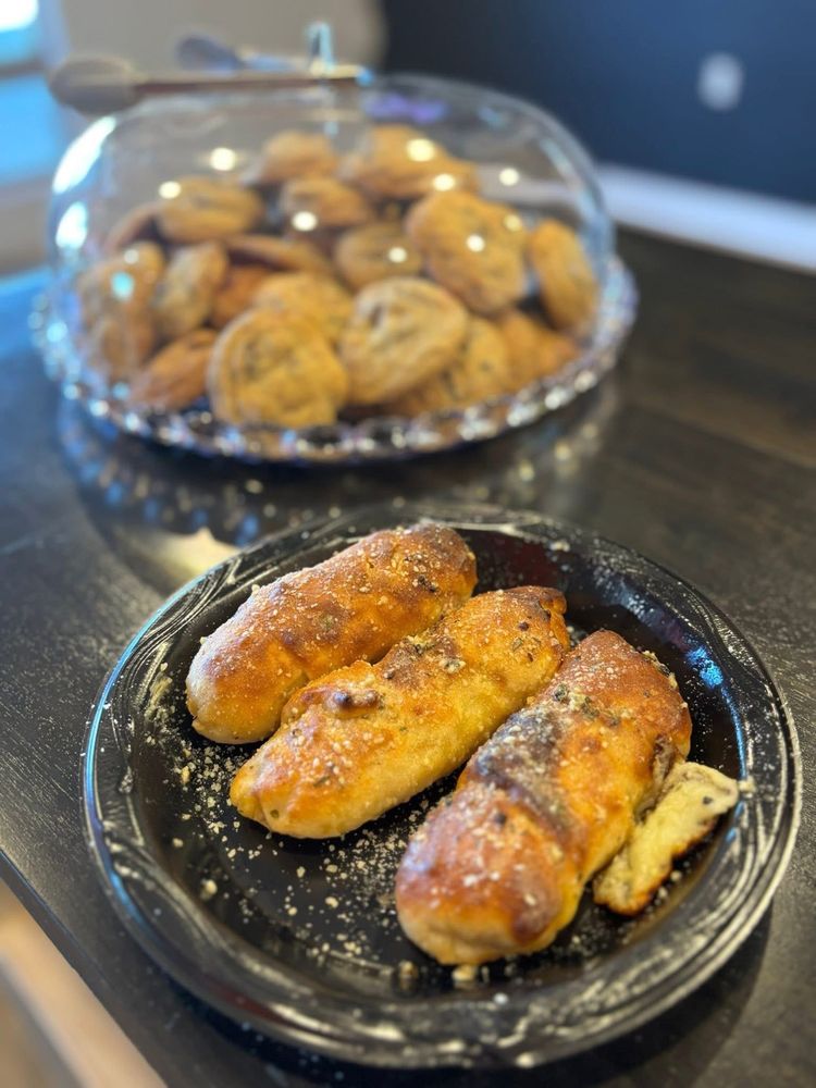 Midnight Pizza, Canyon Lake | Roadtrippers