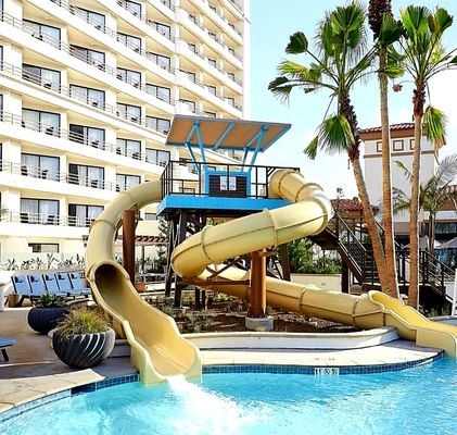 THE WATERFRONT BEACH RESORT, A HILTON HOTEL - Updated October 2025 - 1834 Photos & 920 Reviews ...