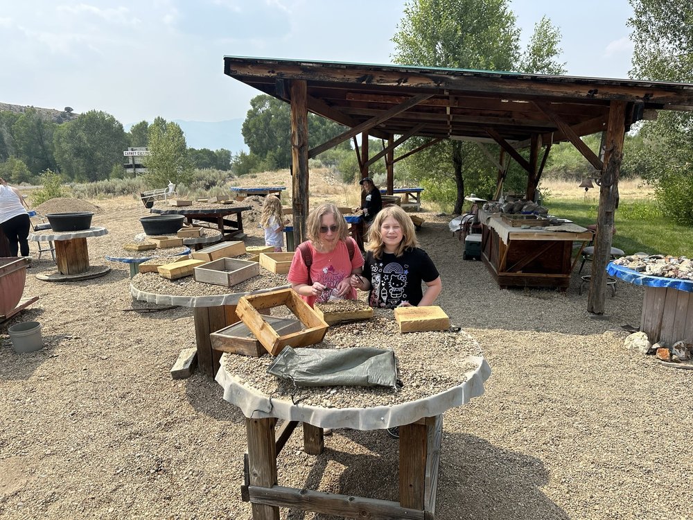 RED ROCK MINE AND GARNET GALLERY - Updated December 2025 - 2040 MT Hwy ...