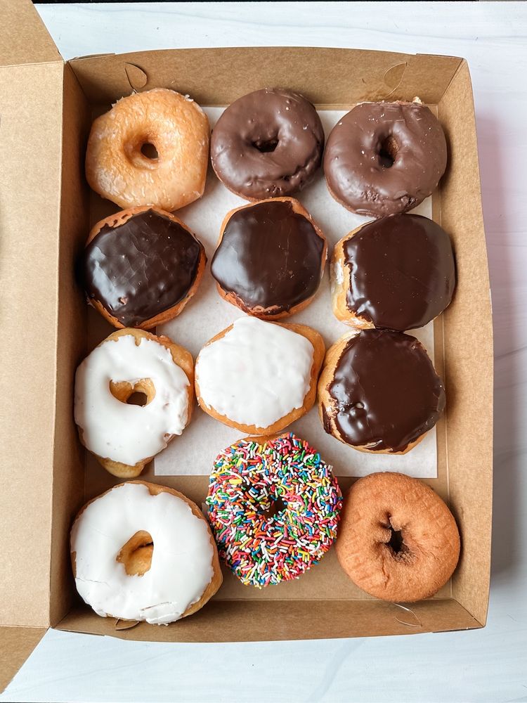 SUZY-JO DONUTS - Updated October 2025 - 29 Reviews - 301 N Lewis Rd ...