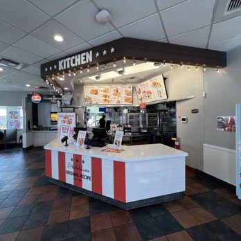 KFC - Updated October 2025 - 92 Photos & 92 Reviews - 555 N 2nd St, El ...