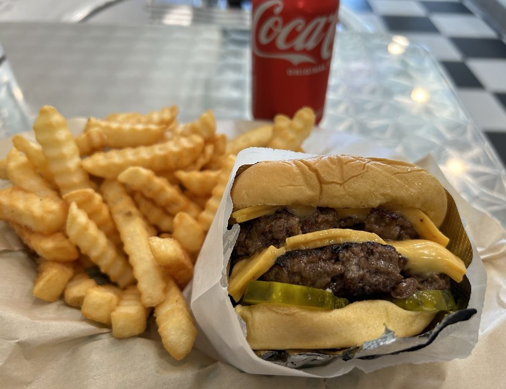 Nilly's Burgers, Artesia | Roadtrippers
