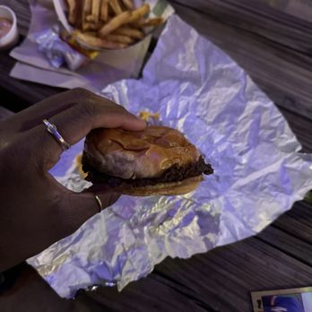 SMILEYS BURGER CLUB - Updated February 2025 - 57 Photos & 40 Reviews ...