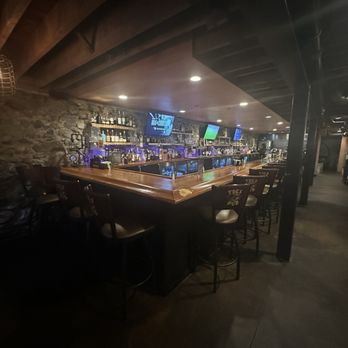 2 FOG’S PUB - Updated December 2025 - 229 Photos & 263 Reviews - 118A W ...