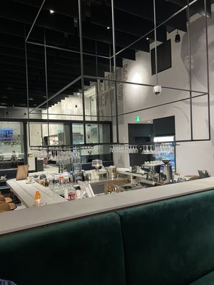 LE 1881 - Updated December 2025 - 15 Photos - 2070 Rue Peel, Montréal ...