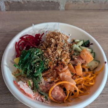 POKE POKÉ - Updated May 2025 - 70 Photos & 29 Reviews - 355 E Ohio St ...