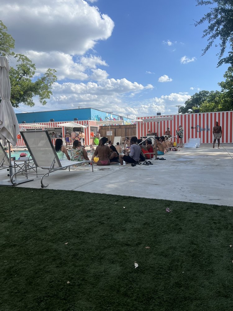 LEE HARVEY’S DIVE IN SWIM CLUB - Updated June 2024 - 1315 Beaumont St ...