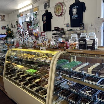 THE CANDY LADY - Updated December 2025 - 339 Photos & 199 Reviews - 424 ...
