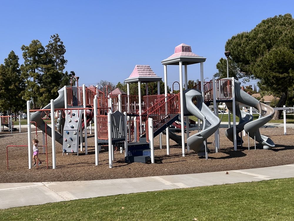 SANDPOINTE PARK - Updated December 2025 - 21 Photos - 450 W Macarthur ...