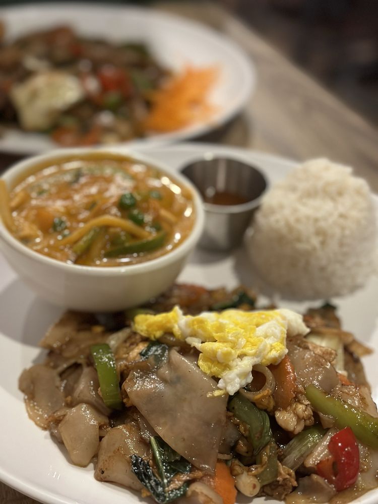 CHILLICIOUS THAI - Updated December 2025 - 17 Photos & 24 Reviews - 120 ...