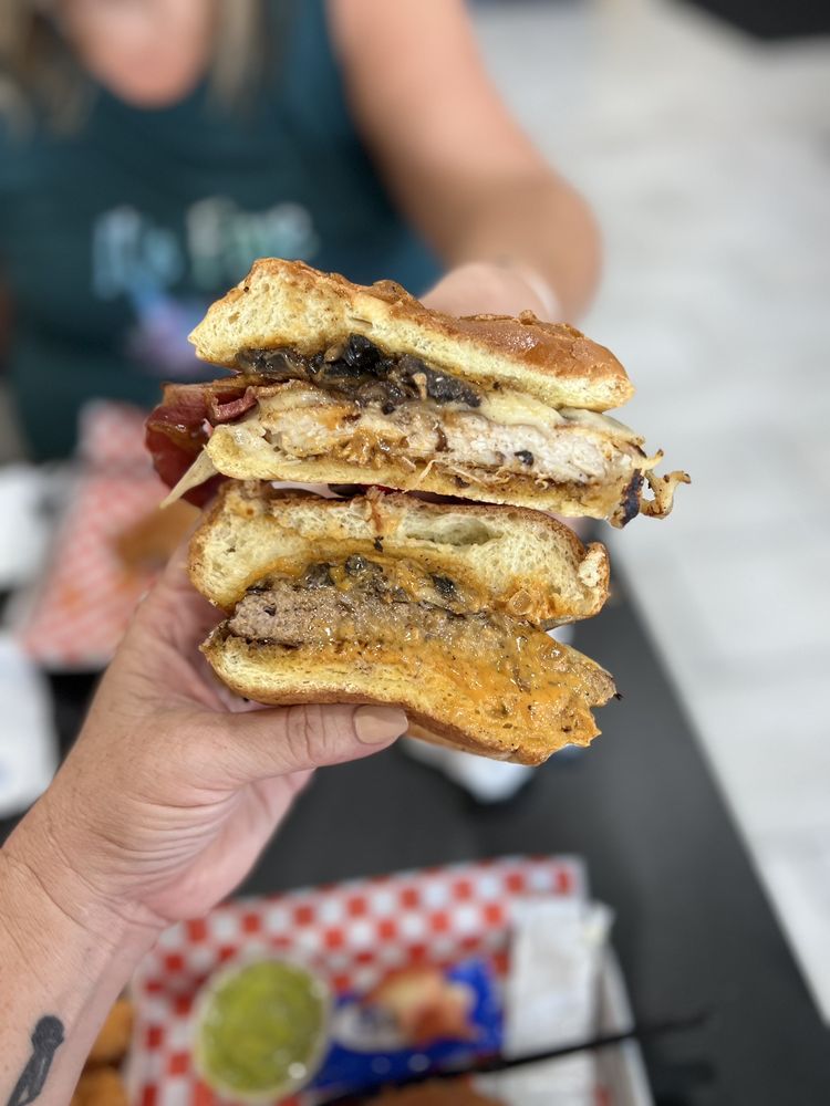 CALI STACK BURGERS & GRILL - 61 Photos & 78 Reviews - 12336 Woodside ...