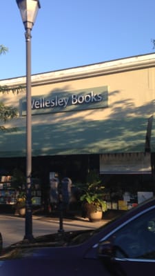 WELLESLEY BOOKS - Updated December 2025 - 20 Photos & 54 Reviews - 82 ...