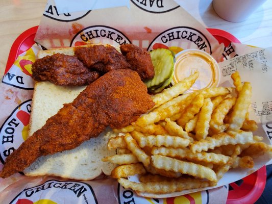 DAVE’S HOT CHICKEN - 29 Photos & 23 Reviews - 31101 Mound Rd, Warren ...