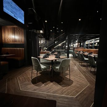 COAT ROOM - Updated July 2025 - 100 Photos & 42 Reviews - 385 Broadway ...