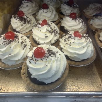 DELUISE BAKERY - Updated July 2024 - 212 Photos & 60 Reviews - 701 ...