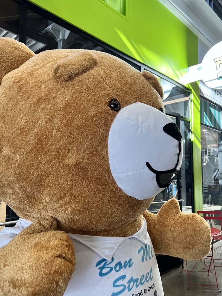 BON MI STREET - Updated July 2025 - 147 Photos & 23 Reviews - 1 Levee ...