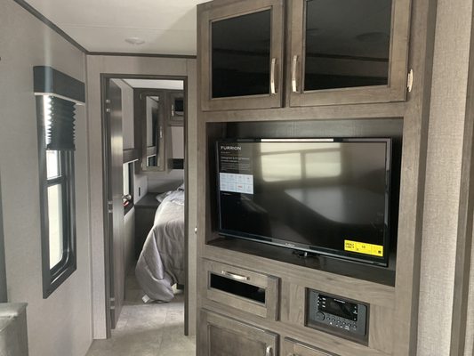 CRESTVIEW RV SUPERSTORE - Updated August 2025 - 20 Photos & 88 Reviews ...