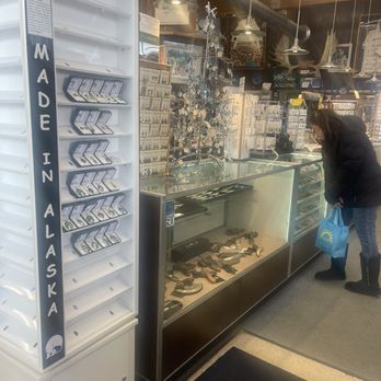 ARCTIC TRAVELERS GIFT SHOP - Updated May 2026 - 15 Photos & 25 Reviews ...