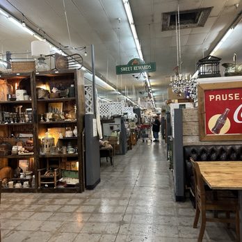 MERCHANT SQUARE ANTIQUE MARKETPLACE - Updated April 2025 - 585 Photos ...