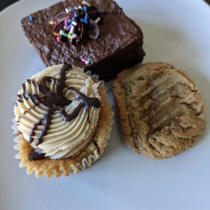 HAYLEY CAKES AND COOKIES - 170 Photos & 126 Reviews - 1700 S Lamar Blvd ...