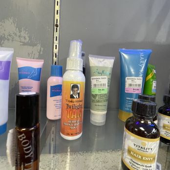 SPEEDWAY OUTLET - Updated December 2025 - 13 Photos & 90 Reviews - 5421 ...