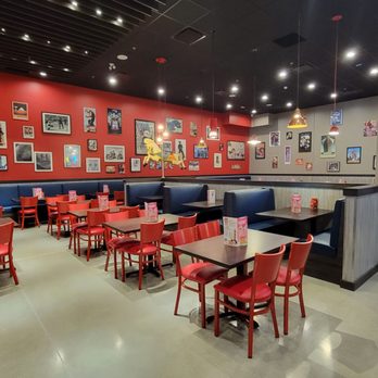 RED ROBIN GOURMET BURGERS AND BREWS - Updated December 2025 - 75 Photos ...