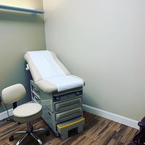 ACCELERATED URGENT CARE - Updated May 2025 - 105 Reviews - 6789 N ...