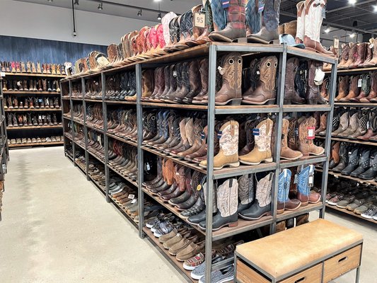 BOOT BARN - Updated March 2025 - 34 Photos - 1550 22nd St, West Des ...