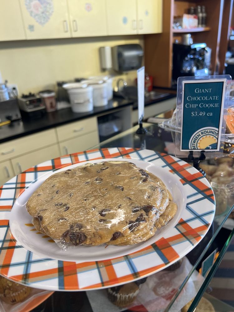 BETWEEN ROUNDS BAGEL DELI & BAKERY - Updated December 2025 - 128 Photos ...