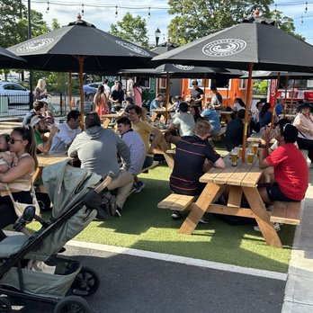 BREAKSIDE BREWERY - BEAVERTON - Updated June 2025 - 68 Photos & 35 ...